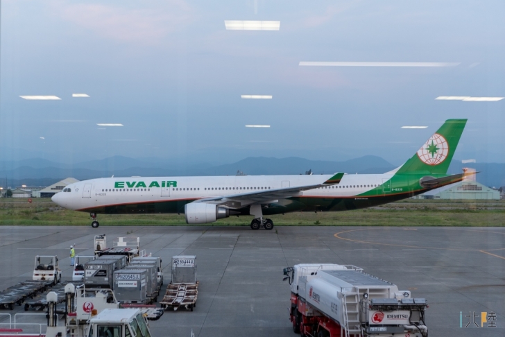 小松-ヨーロッパ 往復8万円台！台湾経由 エバー航空BR157/BR158搭乗記